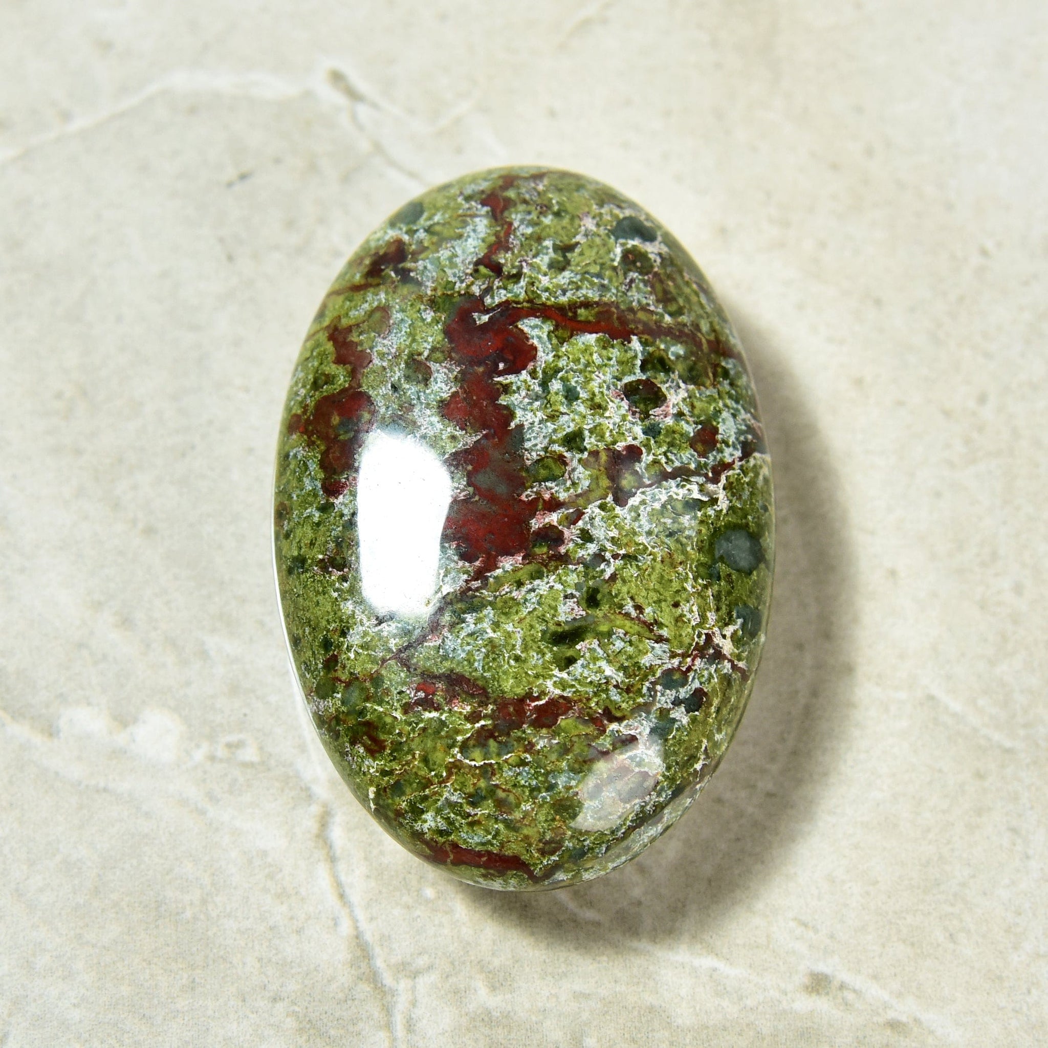KALIFANO | AAA+ Bloodstone Palm Stone Worry Crystal - Reiki Cristal