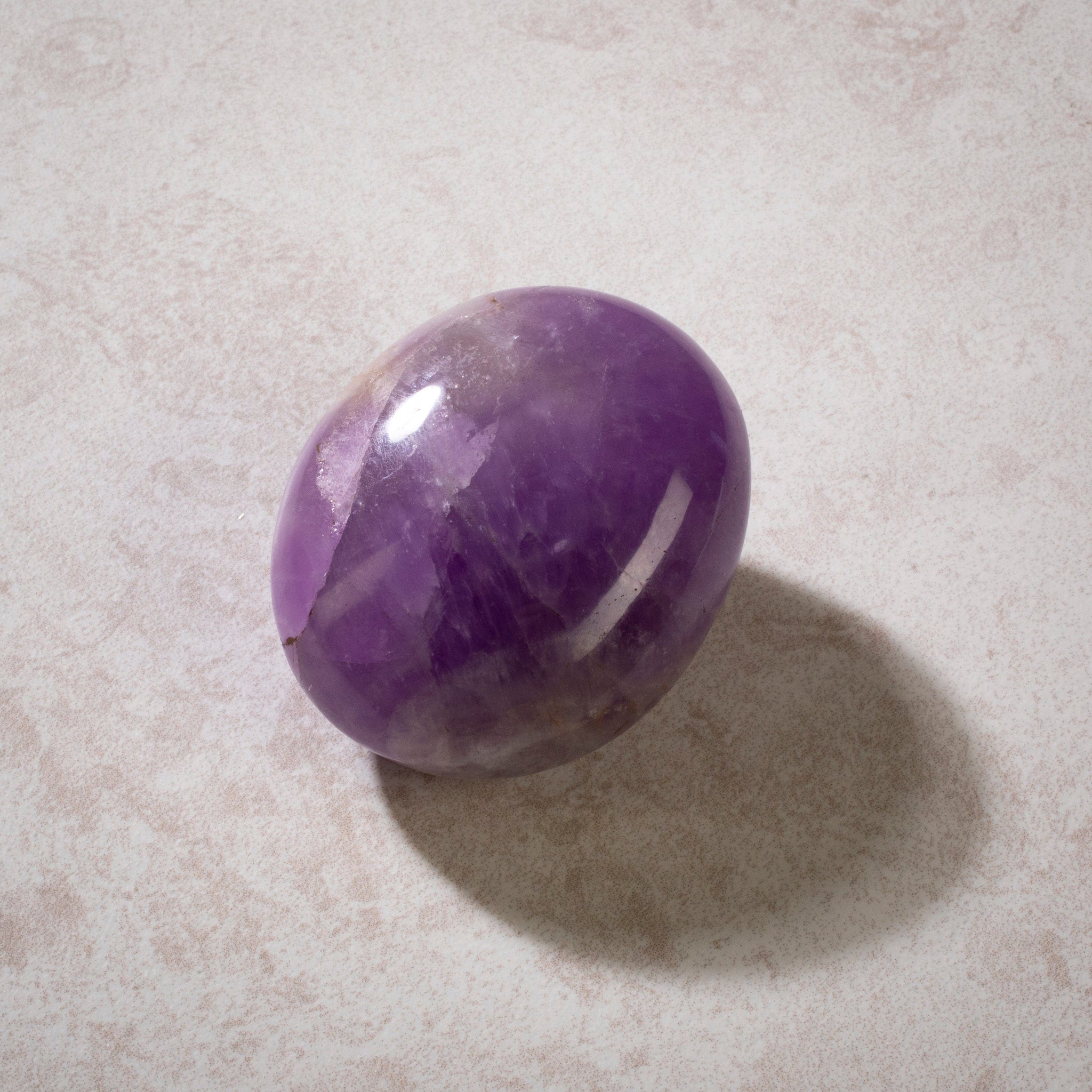 KALIFANO | AAA+ Amethyst Palm Stone Worry Crystal - Reiki Amatista